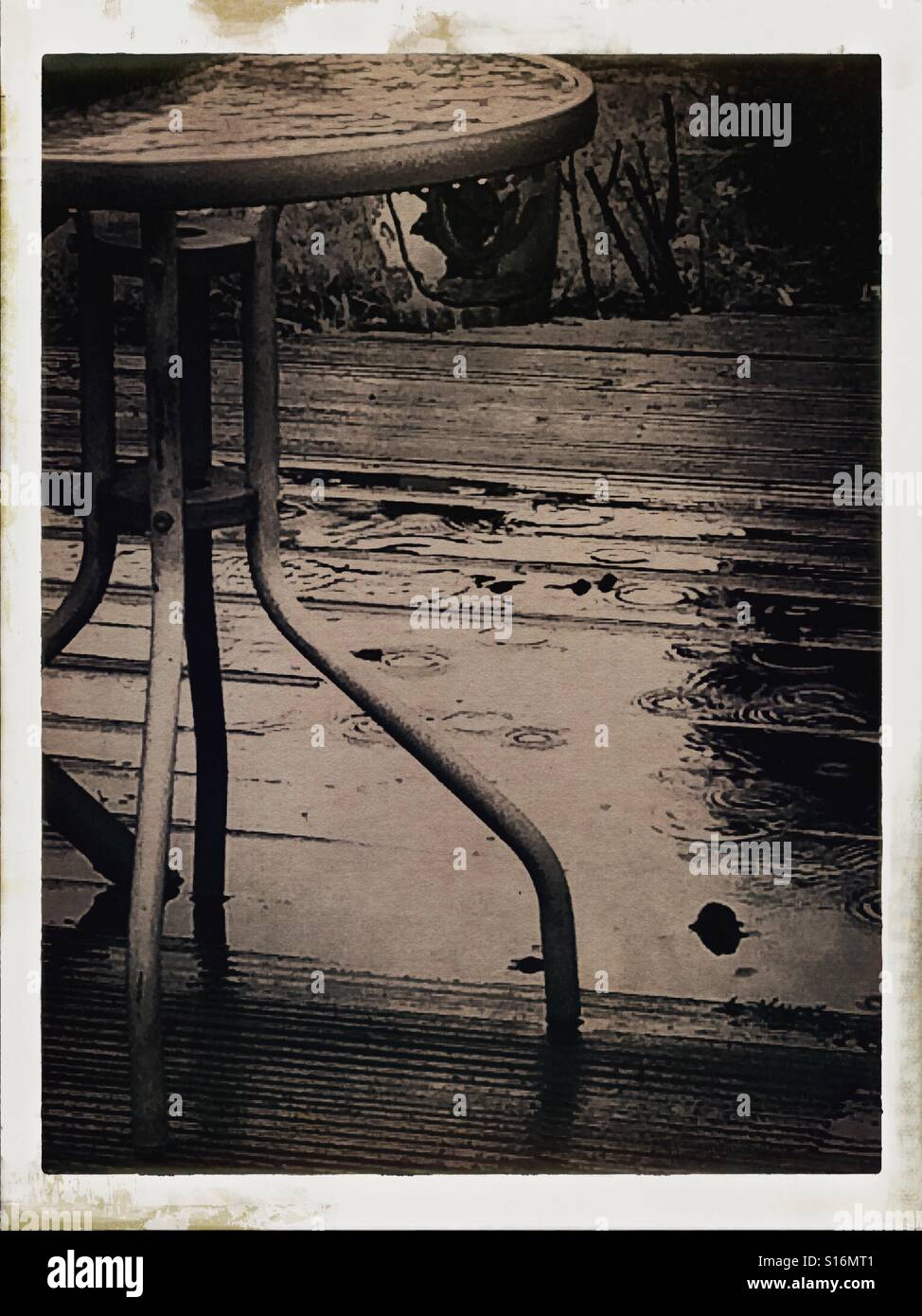 Water raining down hi-res stock photography and images - Alamy