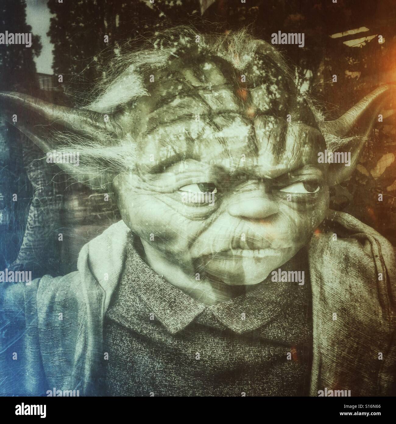 Yoda film hi-res stock photography and images - Alamy