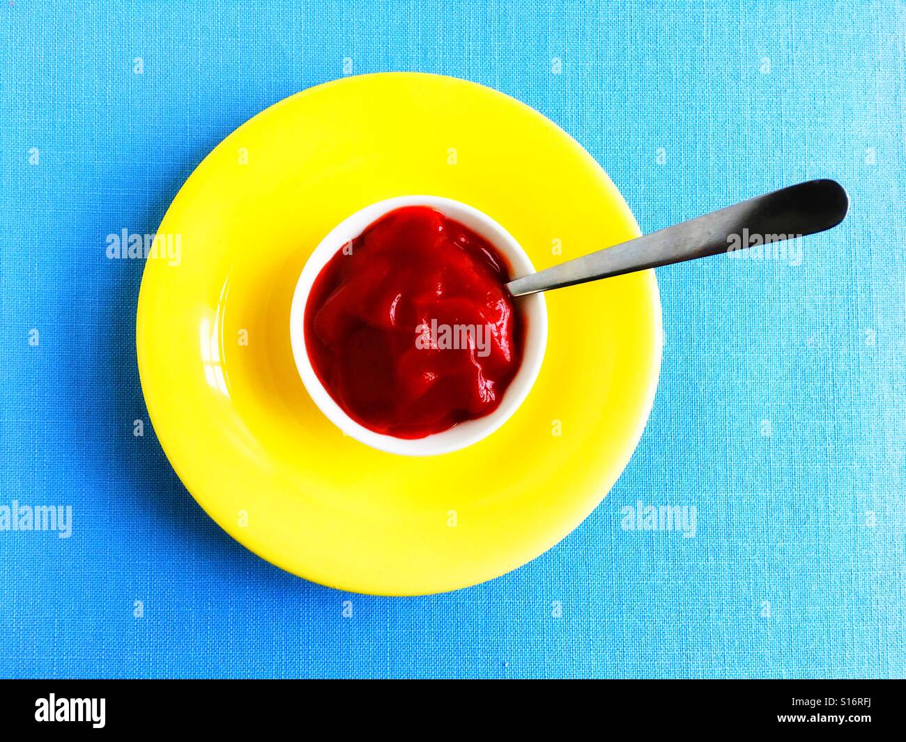Ketchup bowl hi-res stock photography and images - Alamy