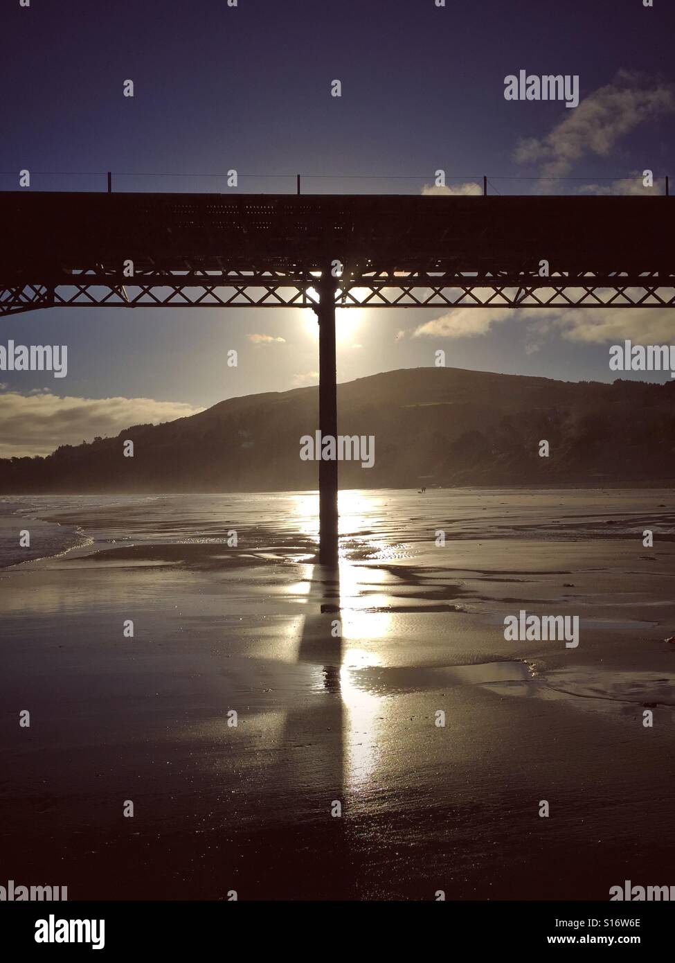 Bridge on beach hi-res stock photography and images - Alamy