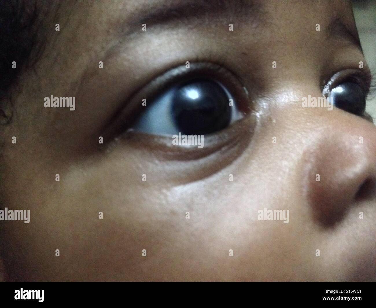 Child eyes hi-res stock photography and images - Alamy