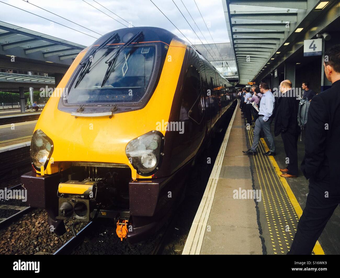 Class 220 Voyager Train Stock Photo - Alamy