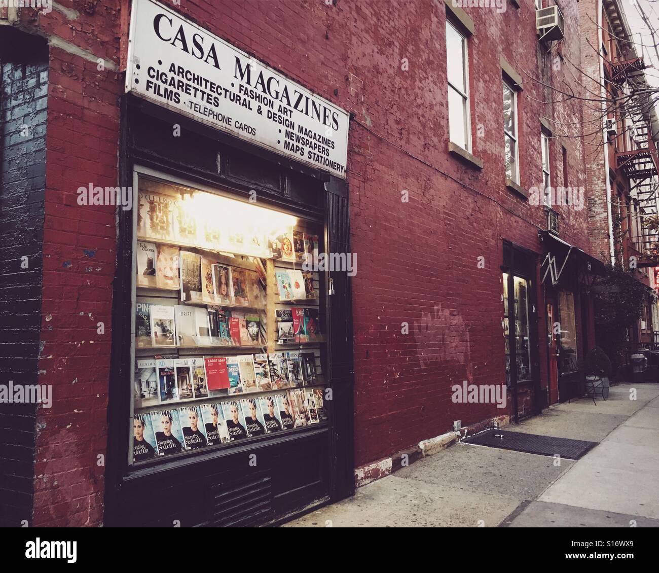 City magazine hi-res stock photography and images - Alamy