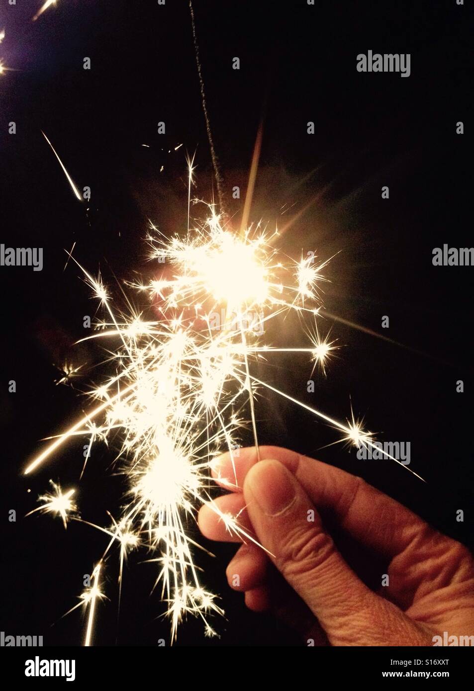 Hand sparklers hi-res stock photography and images - Alamy