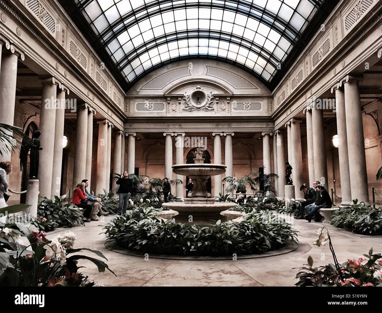 Frick collection garden hi-res stock photography and images - Alamy