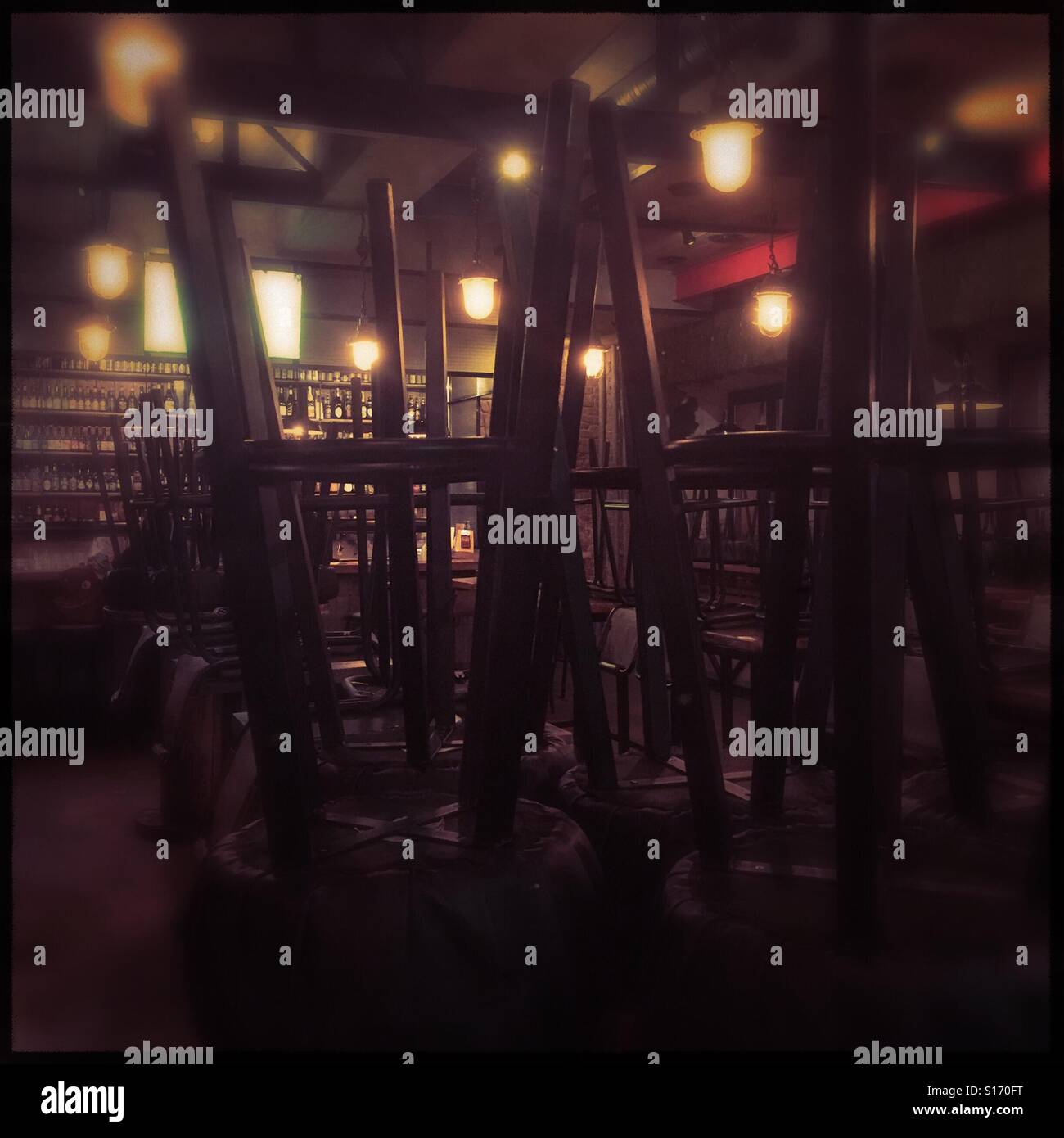 Bar closed hi-res stock photography and images - Alamy