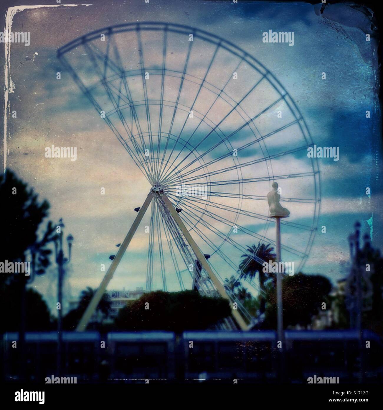 Half a Ferris wheel Stock Photo - Alamy