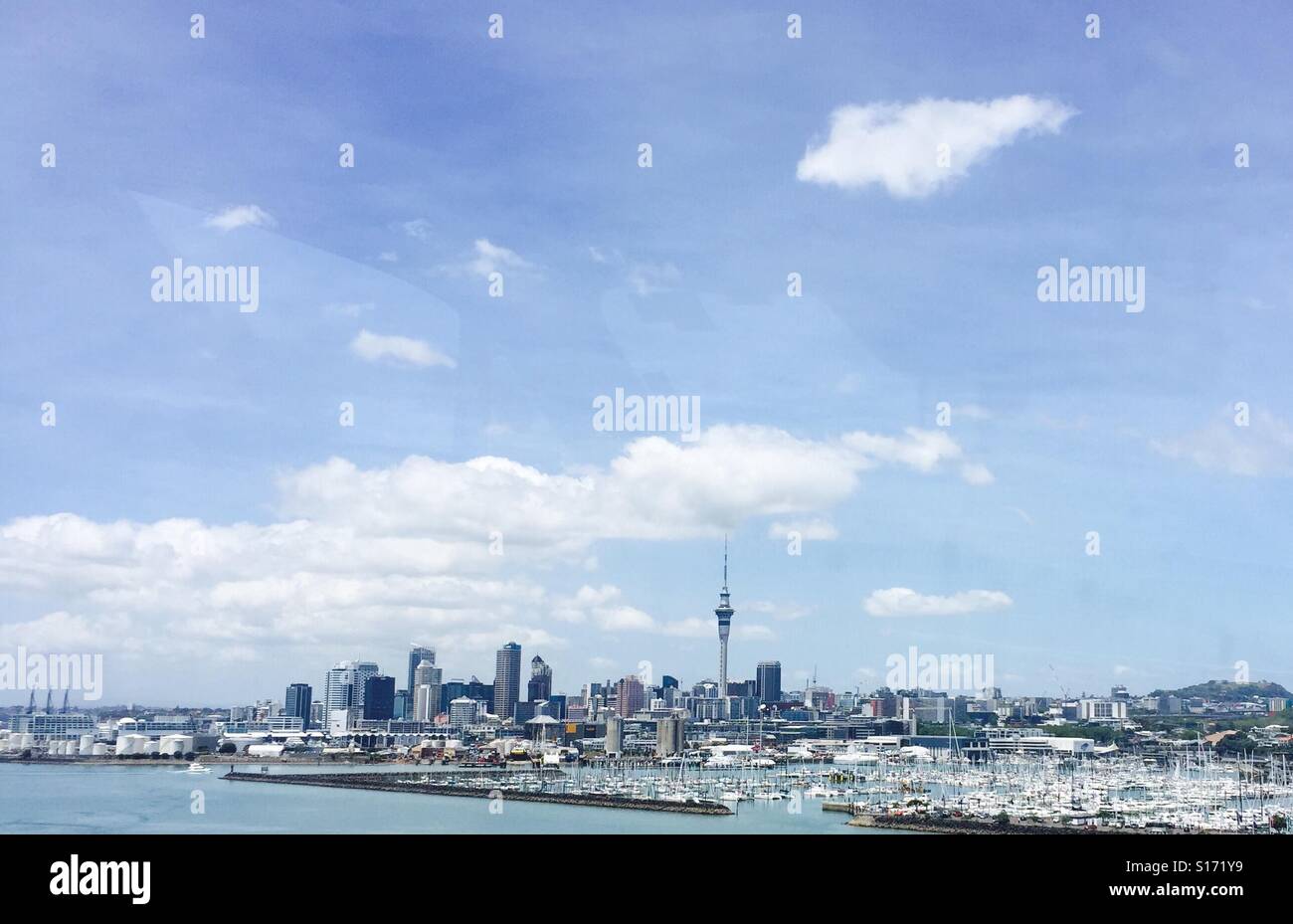 Skyline sun hi-res stock photography and images - Alamy