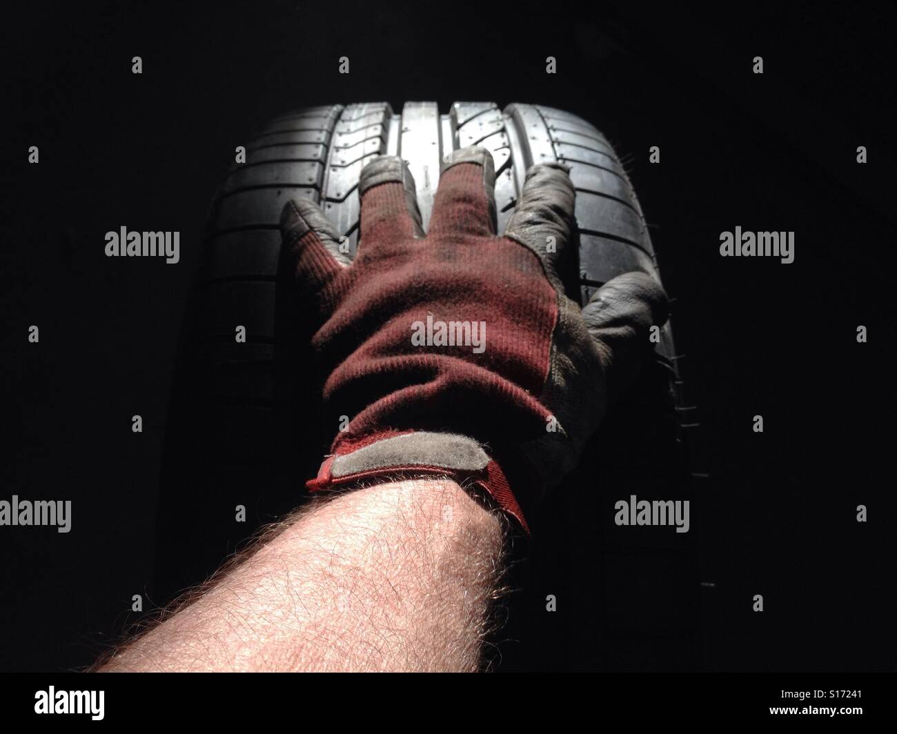Holding with fingers hi-res stock photography and images - Alamy