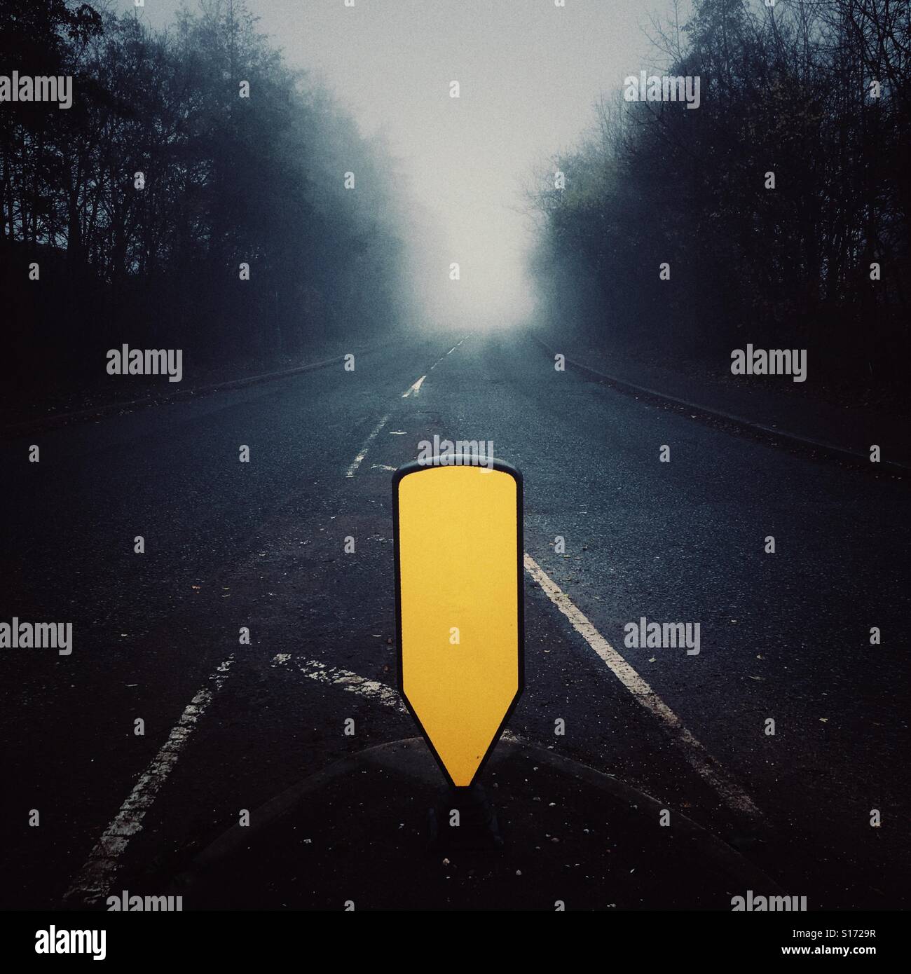 Fog warning sign hi-res stock photography and images - Alamy