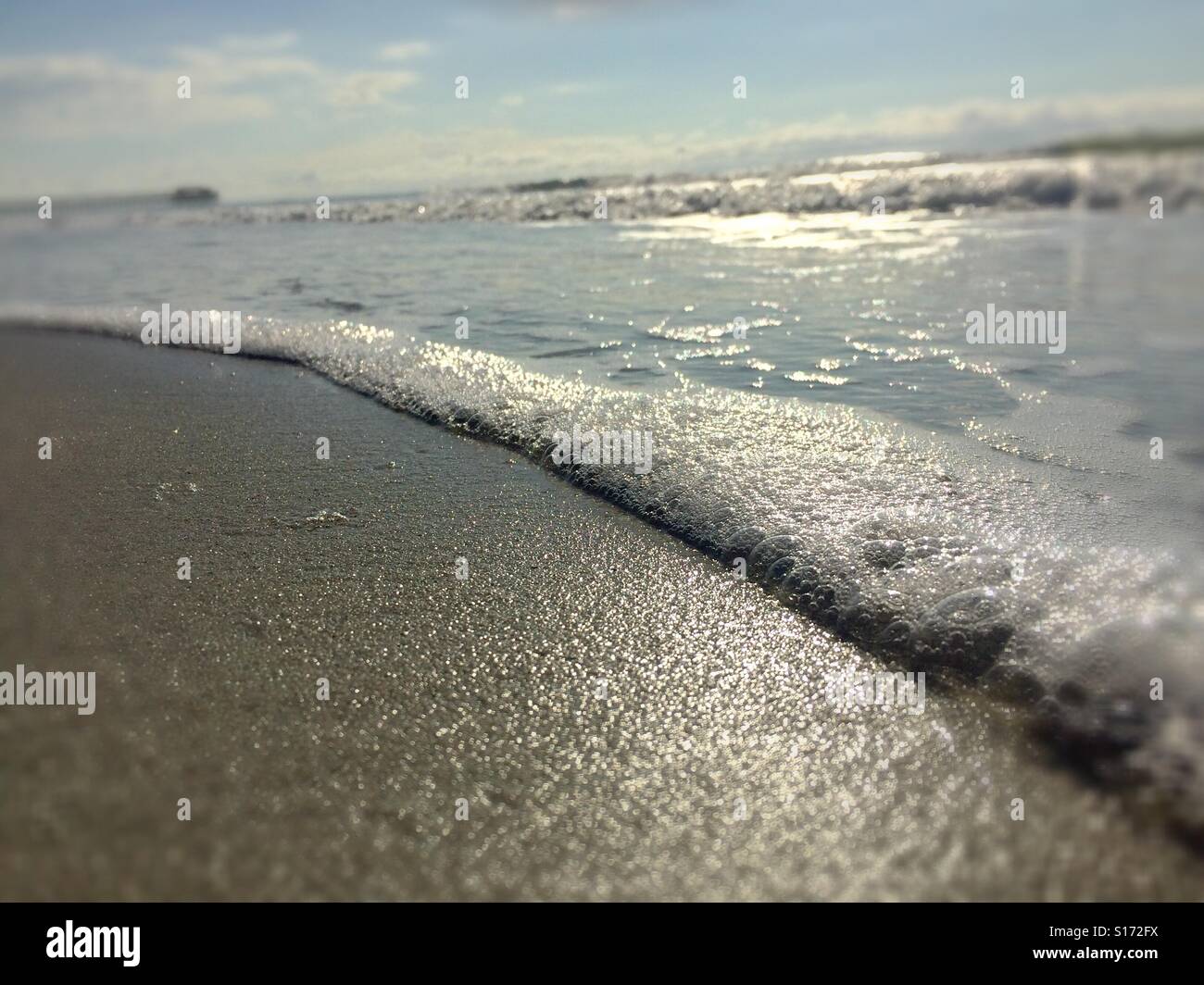Sand and ocean waves hi-res stock photography and images - Alamy