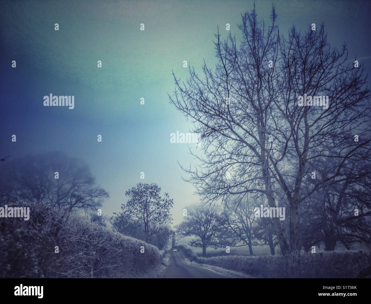 Driver's view through windscreen of car to the road ahead in winter ...
