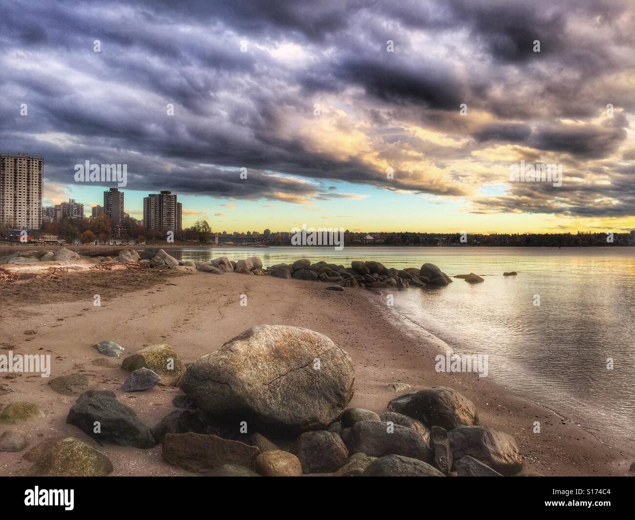 English bay beach sunset hi-res stock photography and images - Alamy
