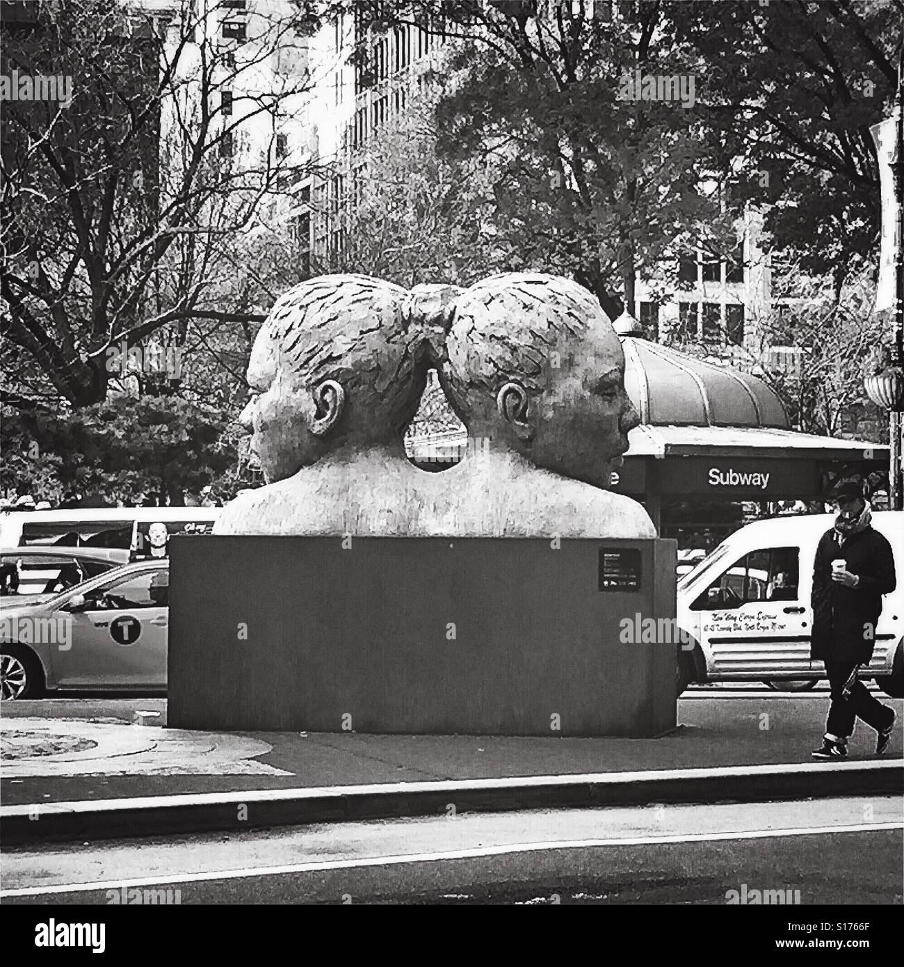 Twins sculpture hi-res stock photography and images - Alamy