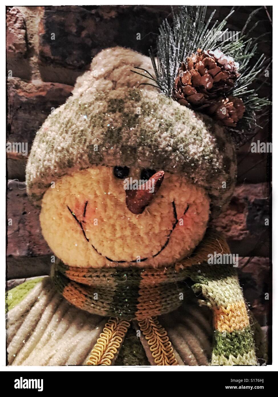 Snowman with clothes hi-res stock photography and images - Alamy