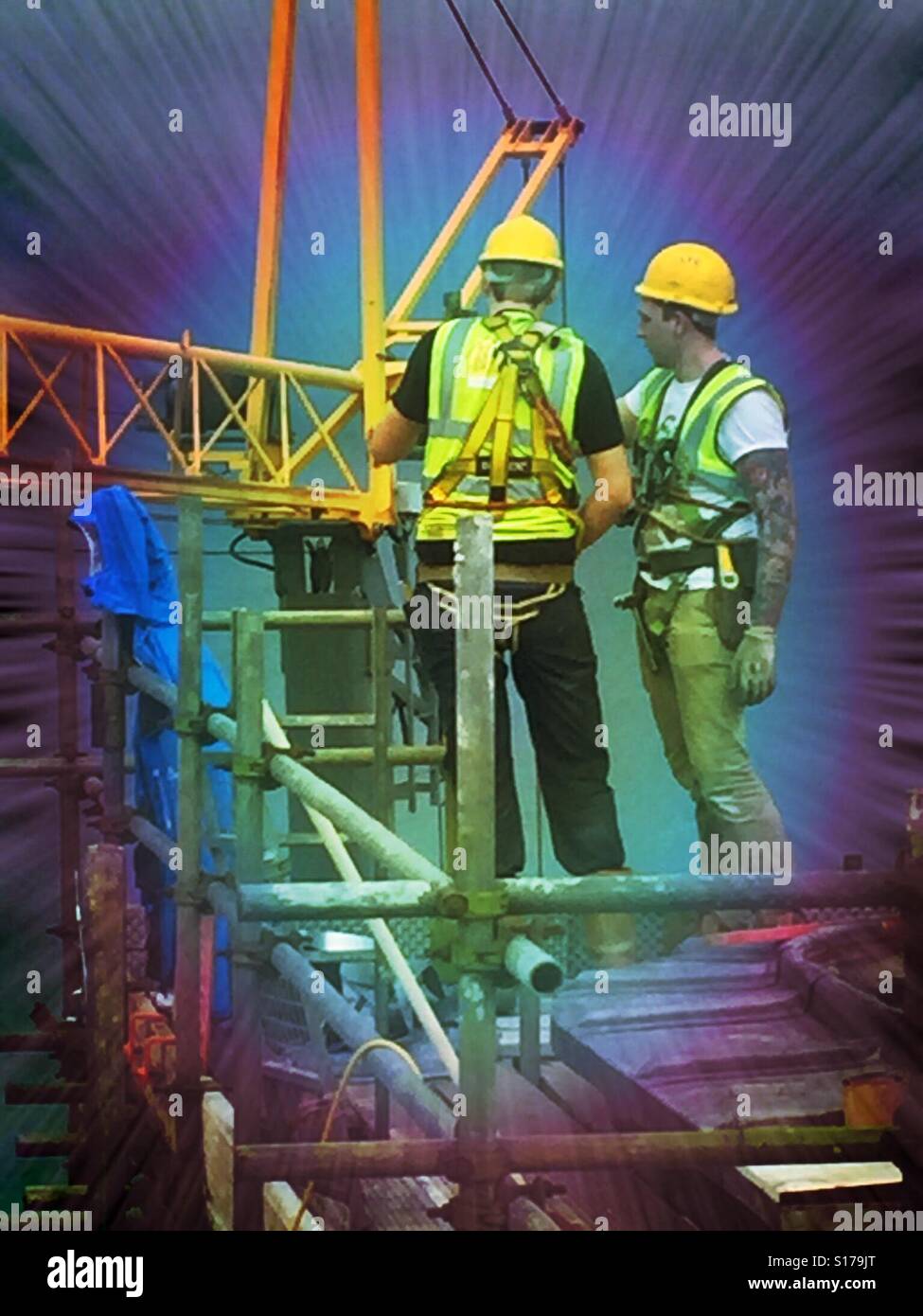 Hunky builder hi-res stock photography and images - Alamy