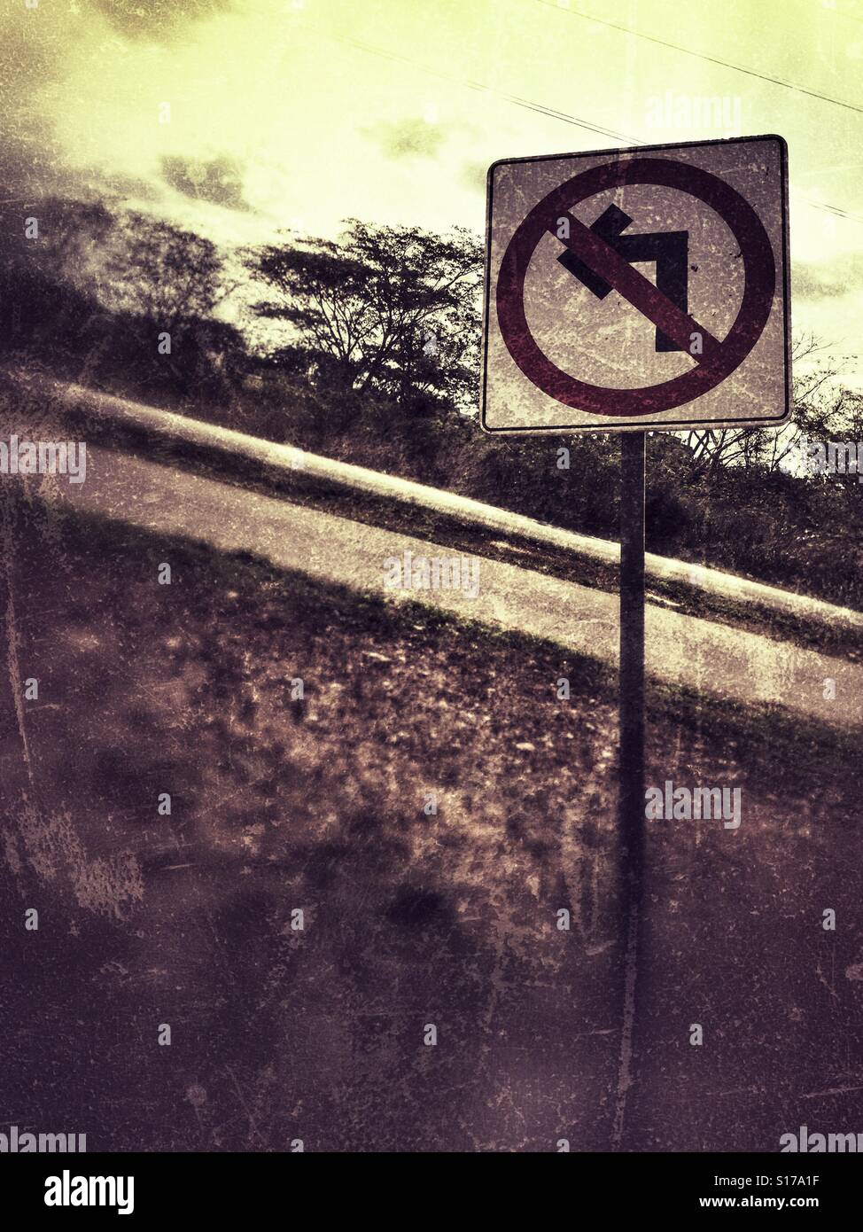 Crooked sign hi-res stock photography and images - Alamy