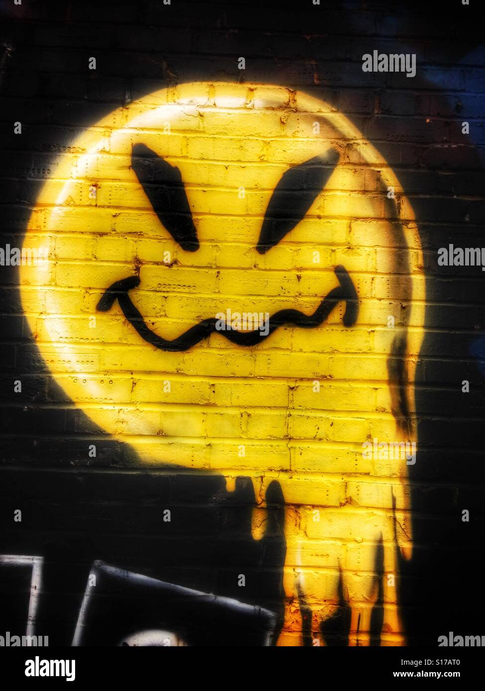 Happy smiley face graffiti hi-res stock photography and images - Alamy