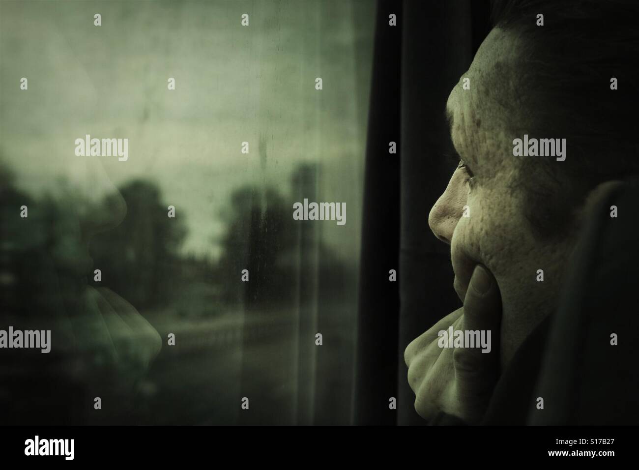 Sad face at the window hi-res stock photography and images - Alamy