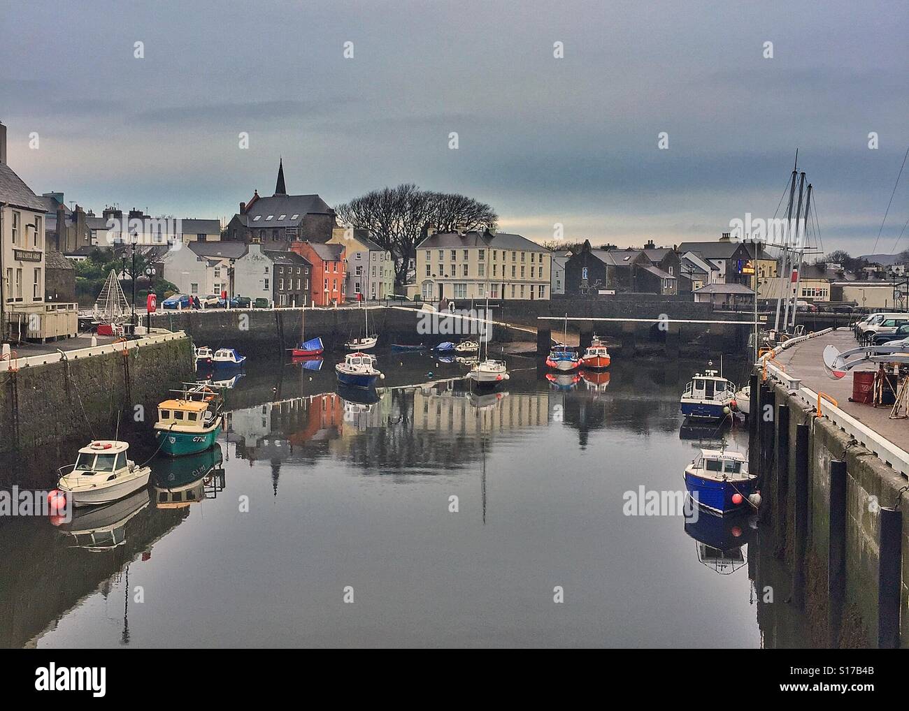 Dull setting hi-res stock photography and images - Alamy