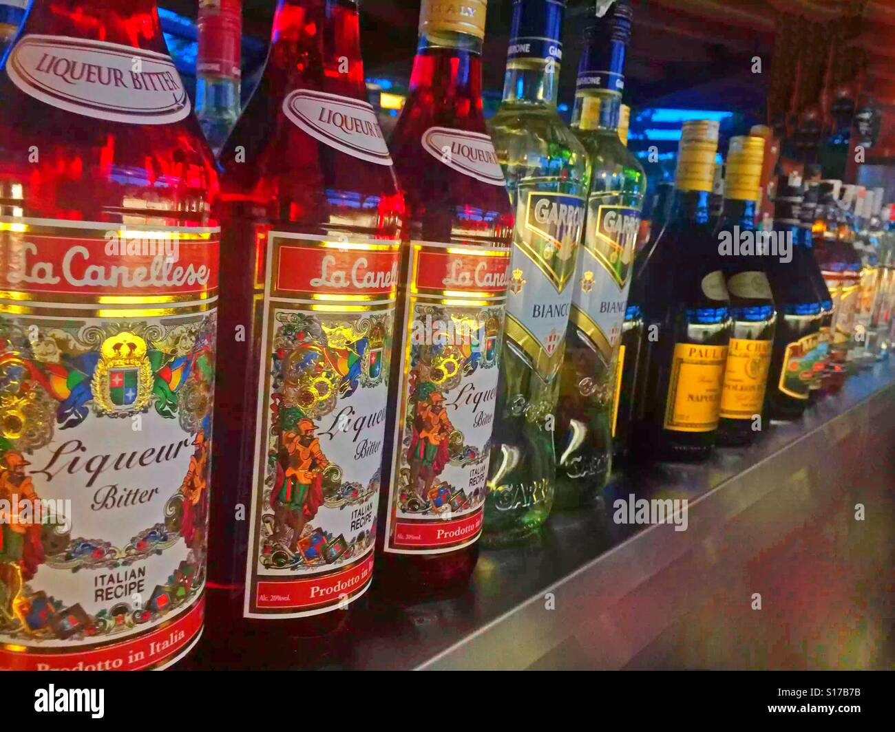 Well stocked bar hi-res stock photography and images - Alamy