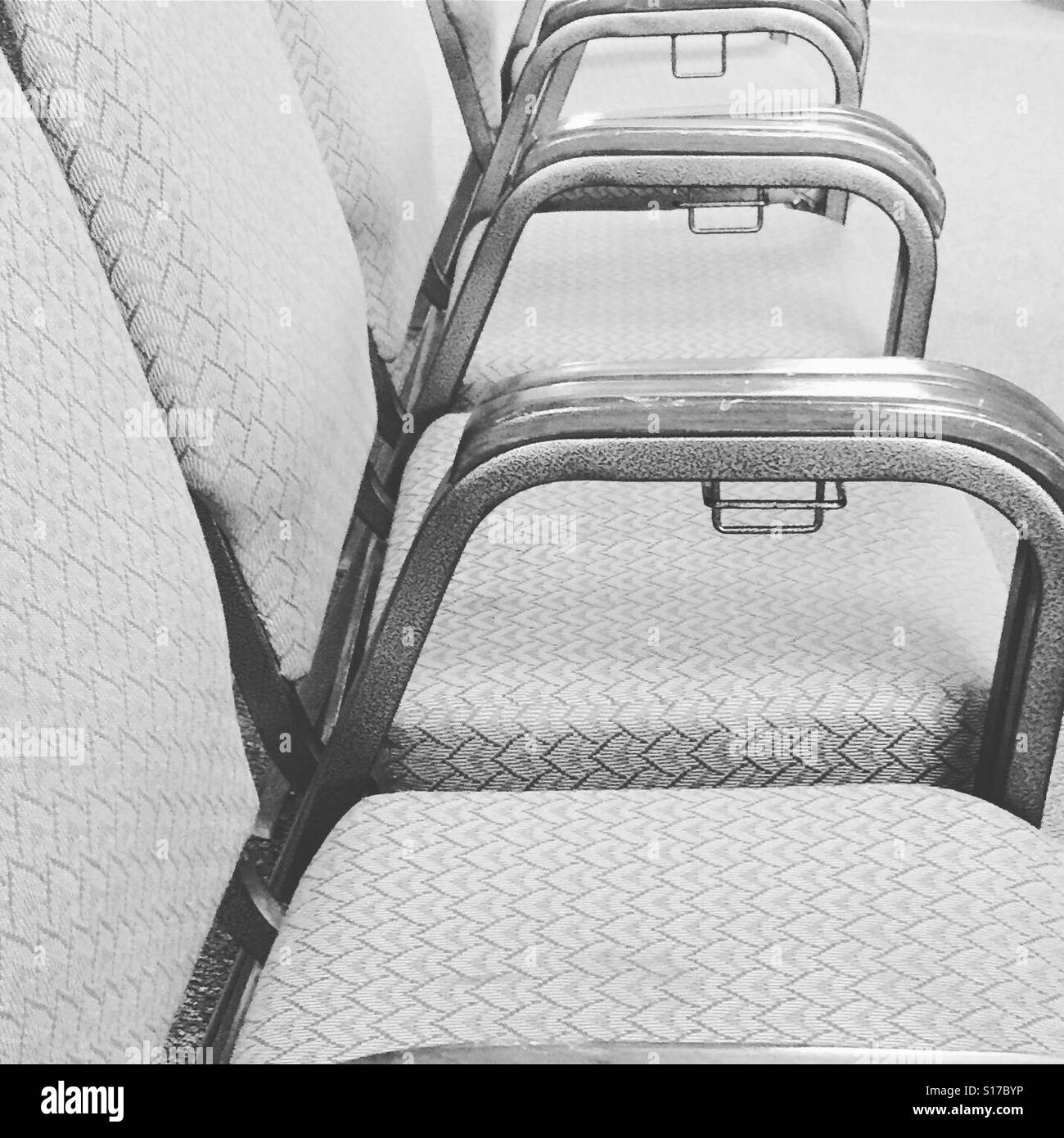 Row of chairs hi-res stock photography and images - Alamy