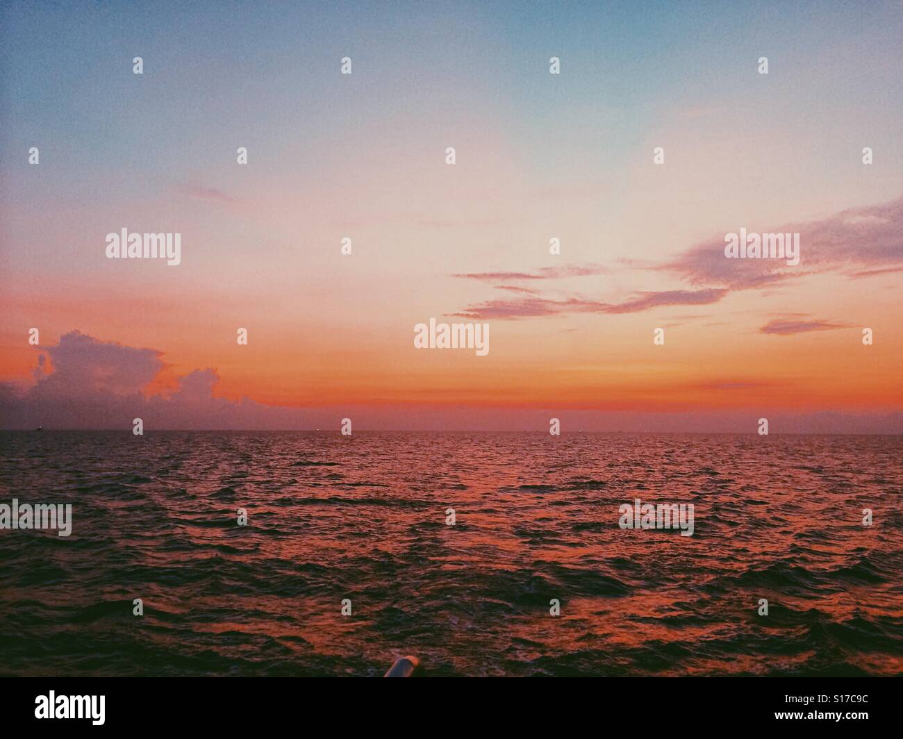 Sunrise in the middle of sea Stock Photo - Alamy