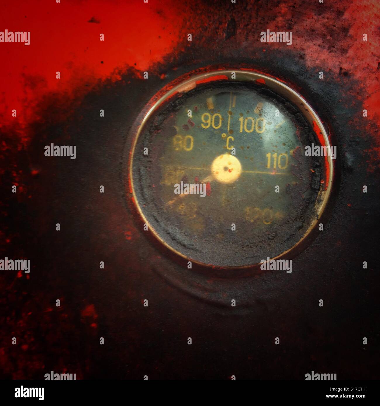 Temperatures gauge in rusty background Stock Photo - Alamy