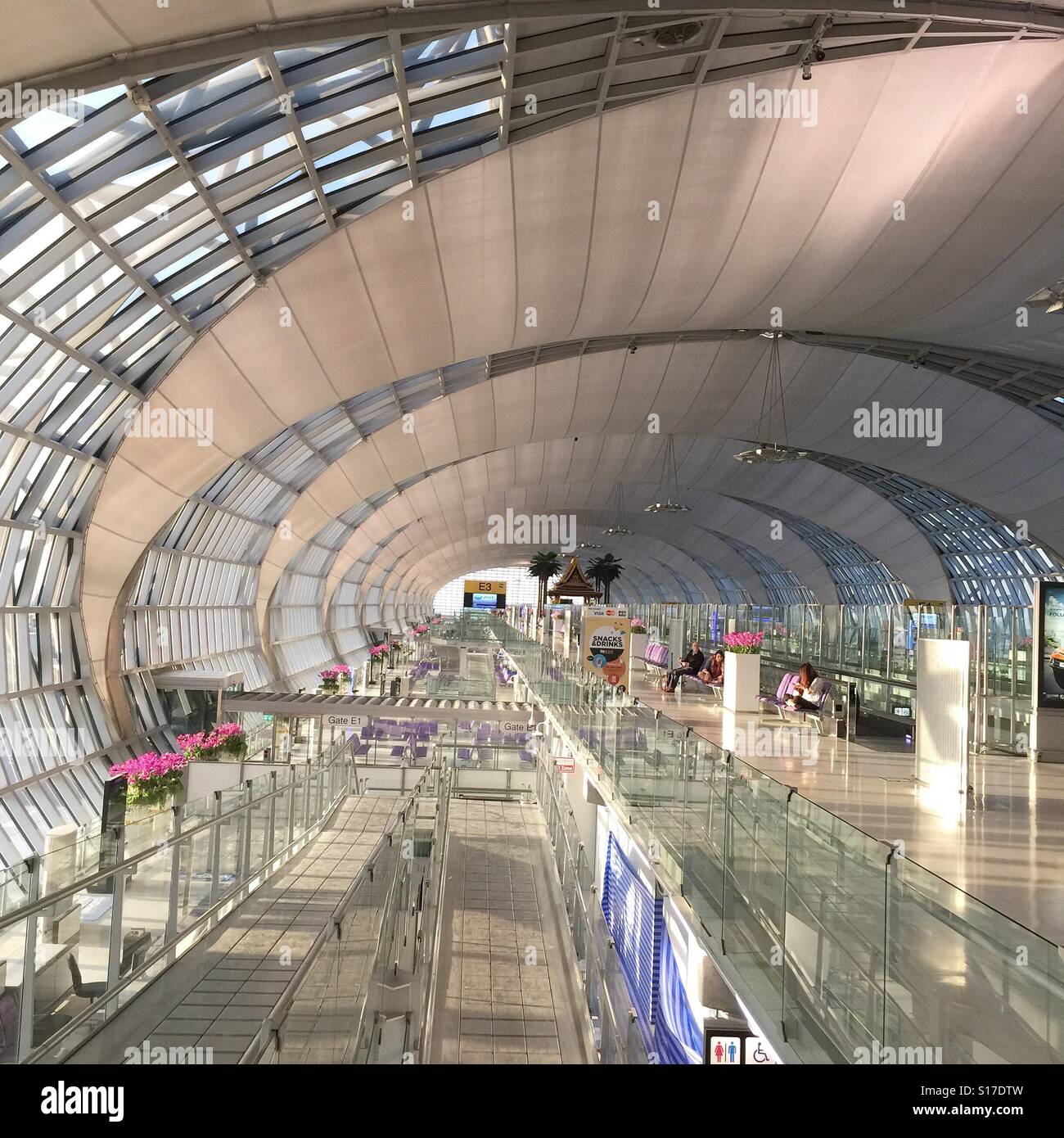 Bangkok suvarnabhumi international airport hi-res stock photography and ...