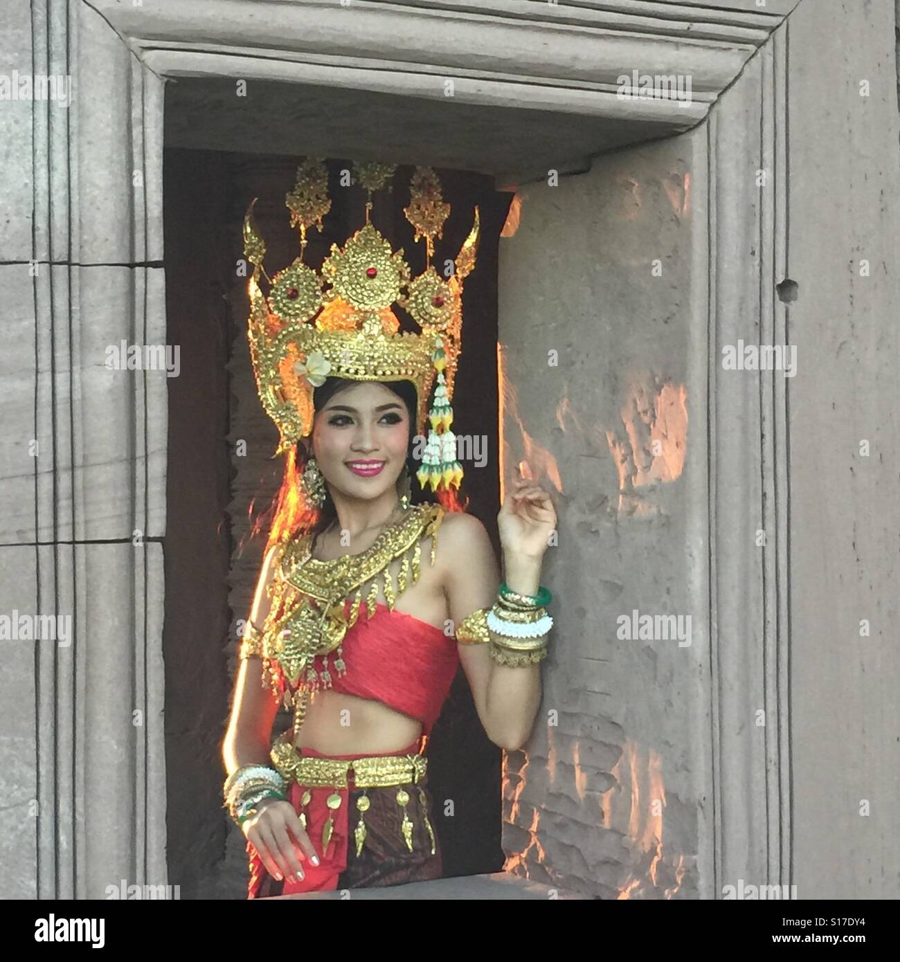 Traditional Apsara Costume High Resolution Stock Photography and Images ...