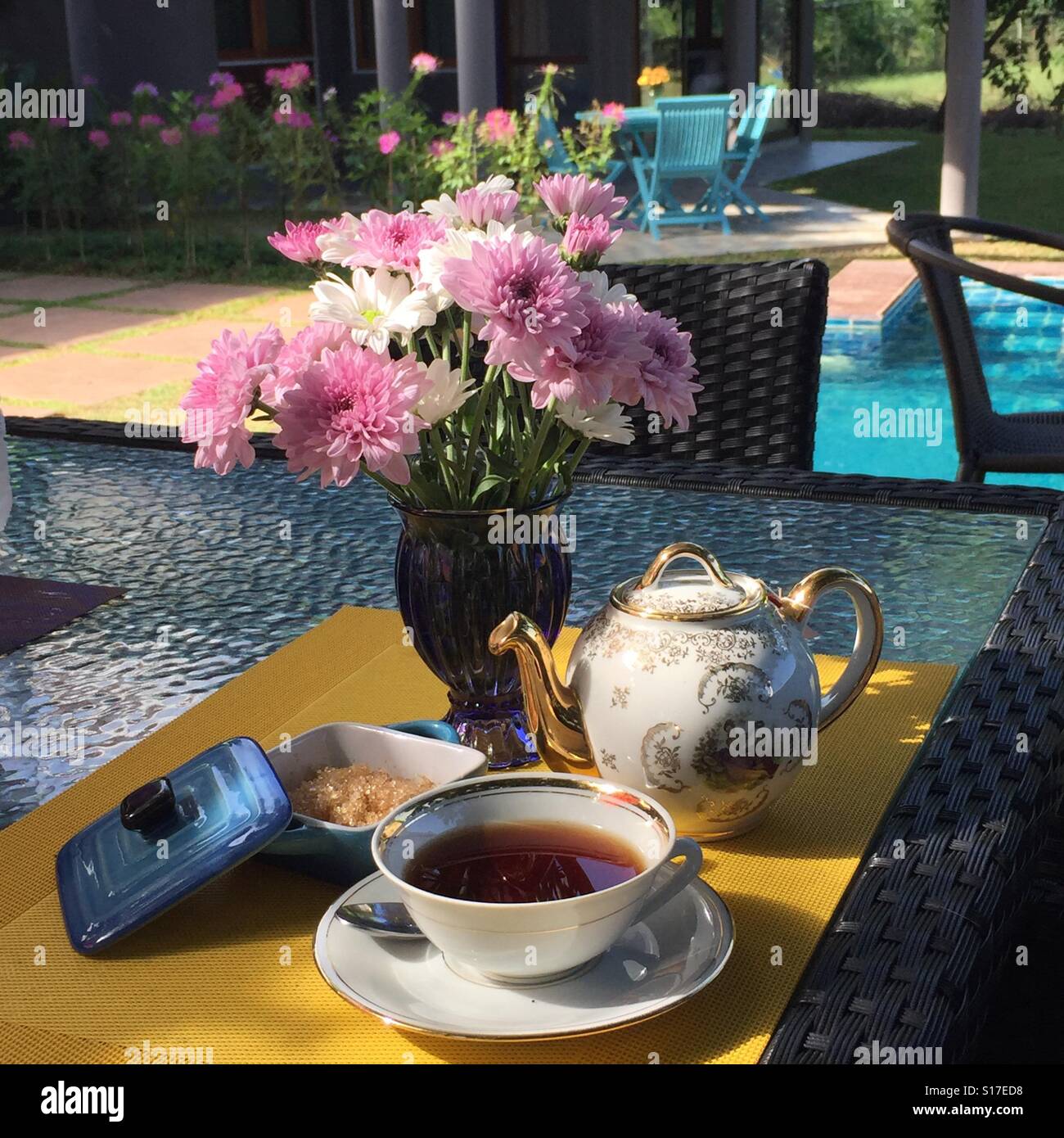 Garden tea set hi-res stock photography and images - Alamy