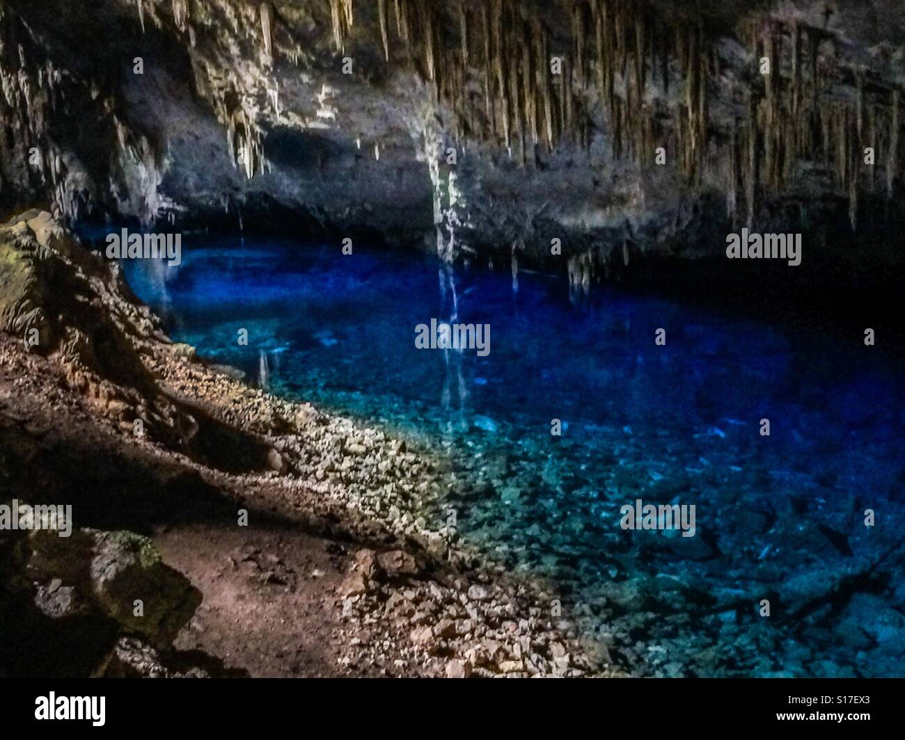 Lago azul hi-res stock photography and images - Alamy