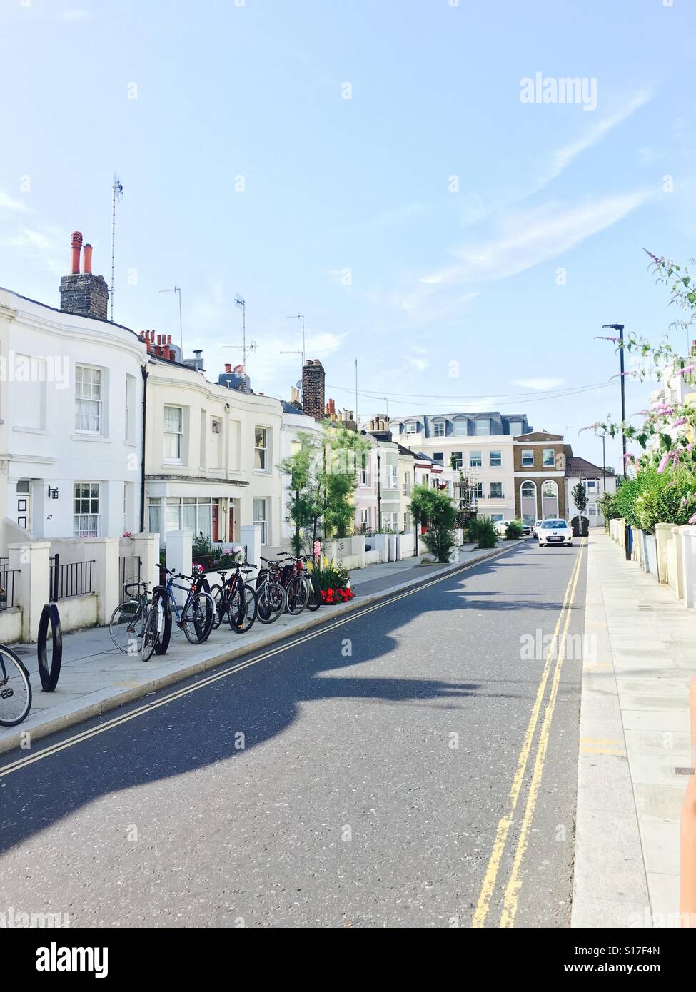 Tidy houses hi-res stock photography and images - Alamy