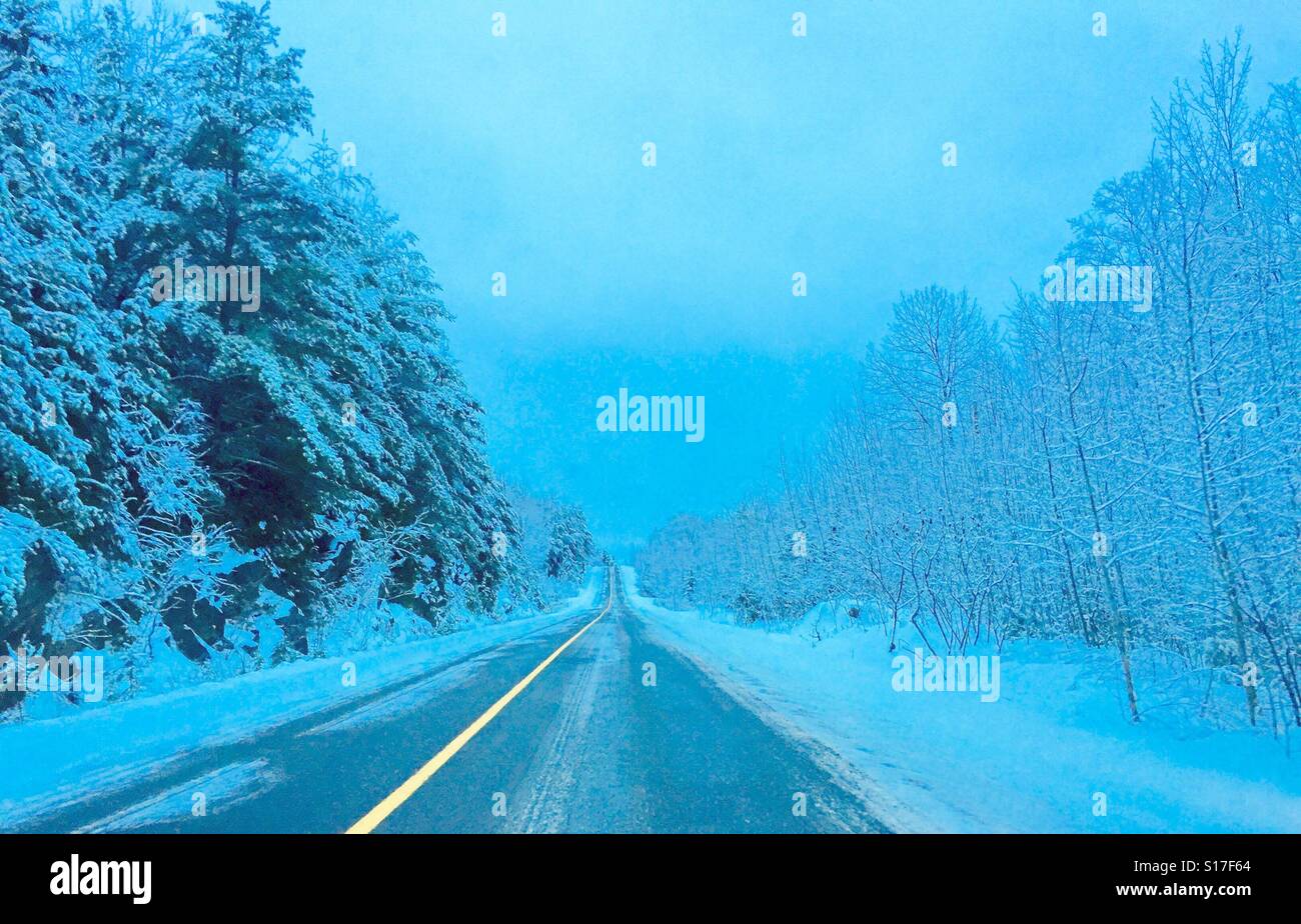Snowy highway hi-res stock photography and images - Alamy
