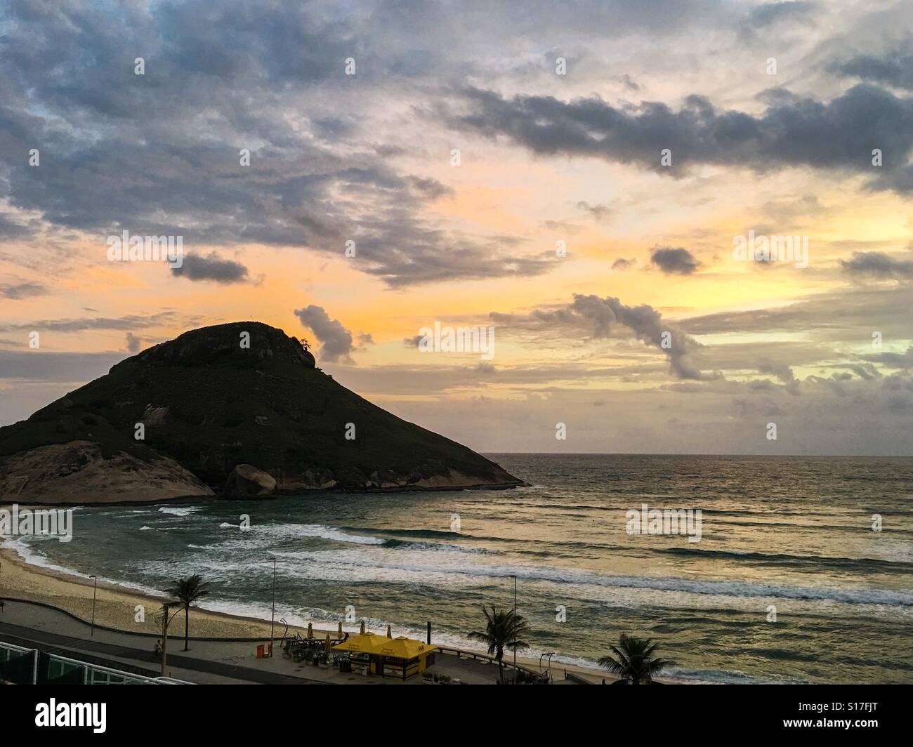 Beautiful sunset in rio de hi-res stock photography and images - Alamy
