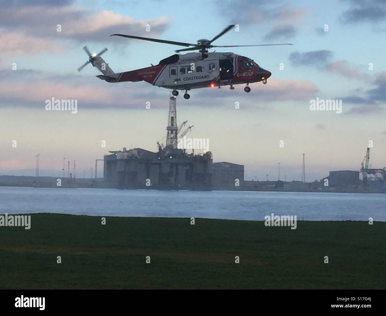 Helicopter rescue beach hi-res stock photography and images - Alamy