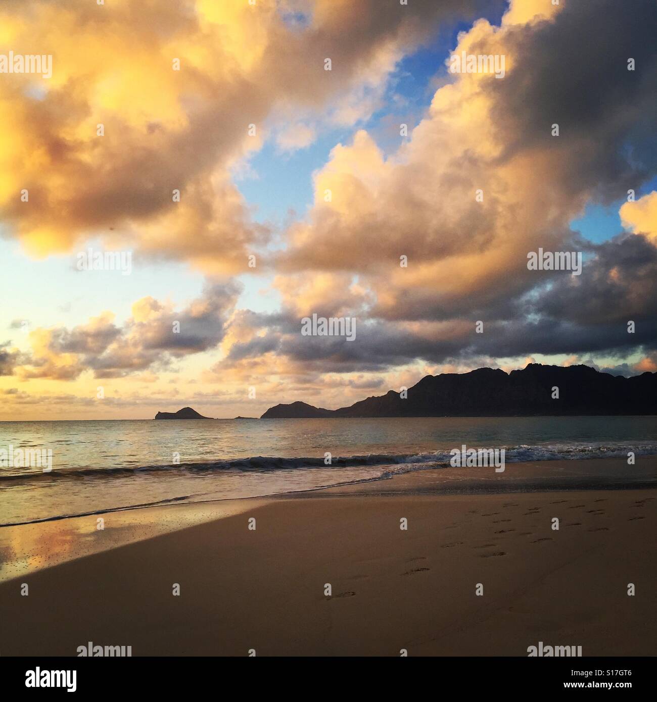 Hawaiian sunrise hi-res stock photography and images - Alamy