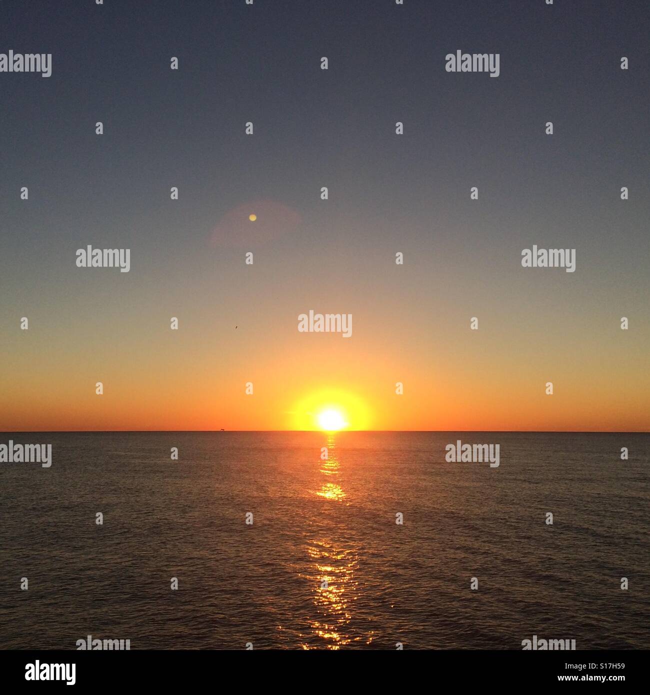 Sun kisses hi-res stock photography and images - Alamy