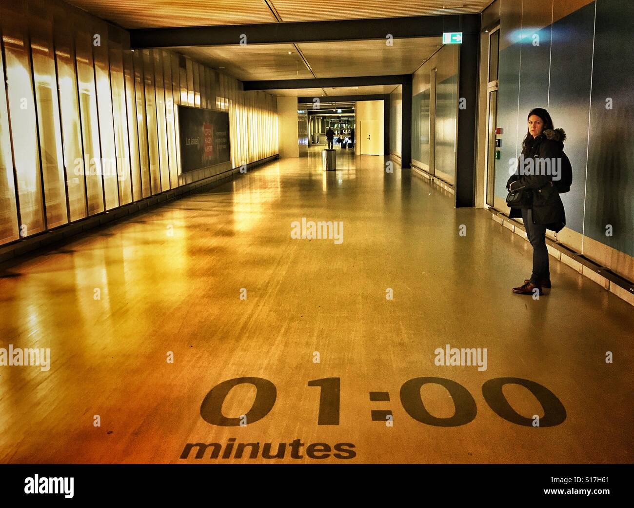 One minute left hi-res stock photography and images - Alamy
