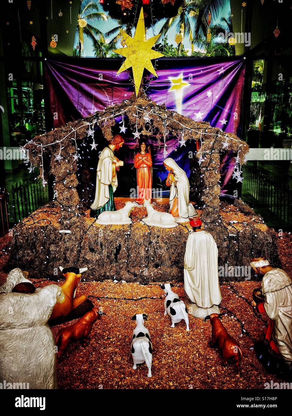 Nativity display hi-res stock photography and images - Alamy