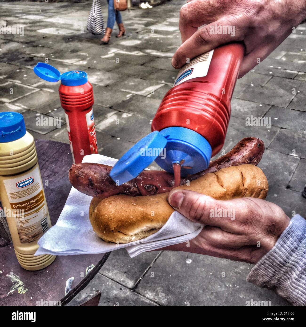 Squeezing ketchup hi-res stock photography and images - Alamy