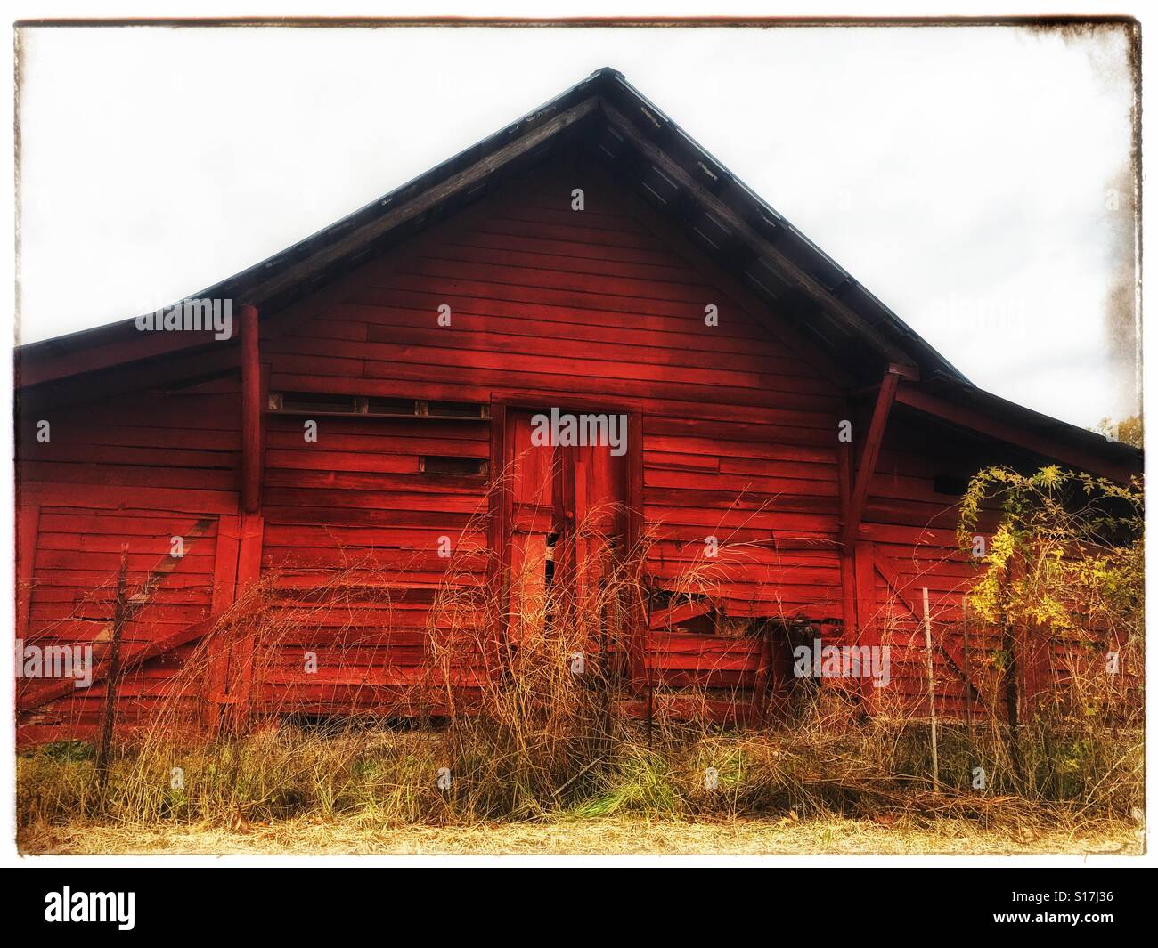 Old red barn Stock Photo - Alamy
