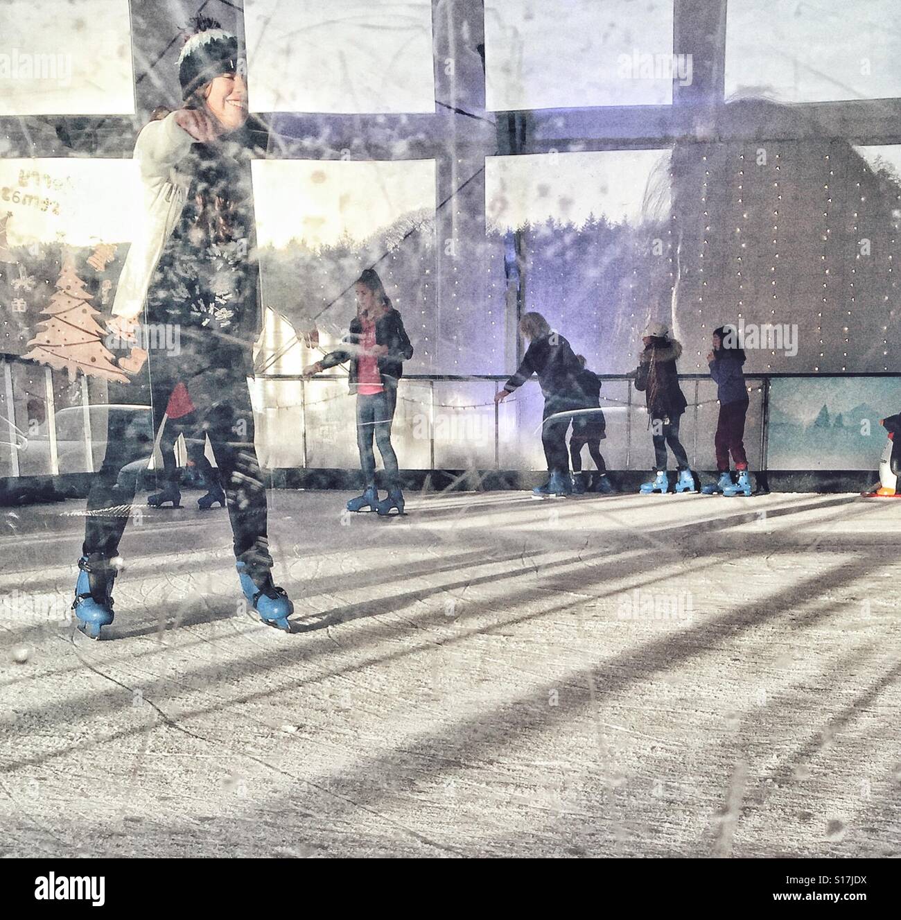 Artistic ice skating movement hi-res stock photography and images - Alamy