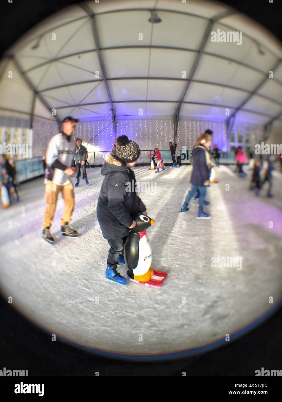 Young child skating hi-res stock photography and images - Alamy