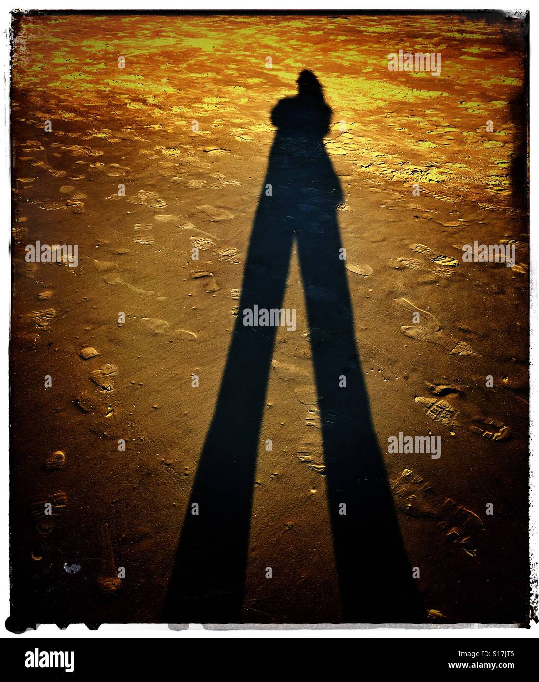 Shadow on the beach hi-res stock photography and images - Alamy