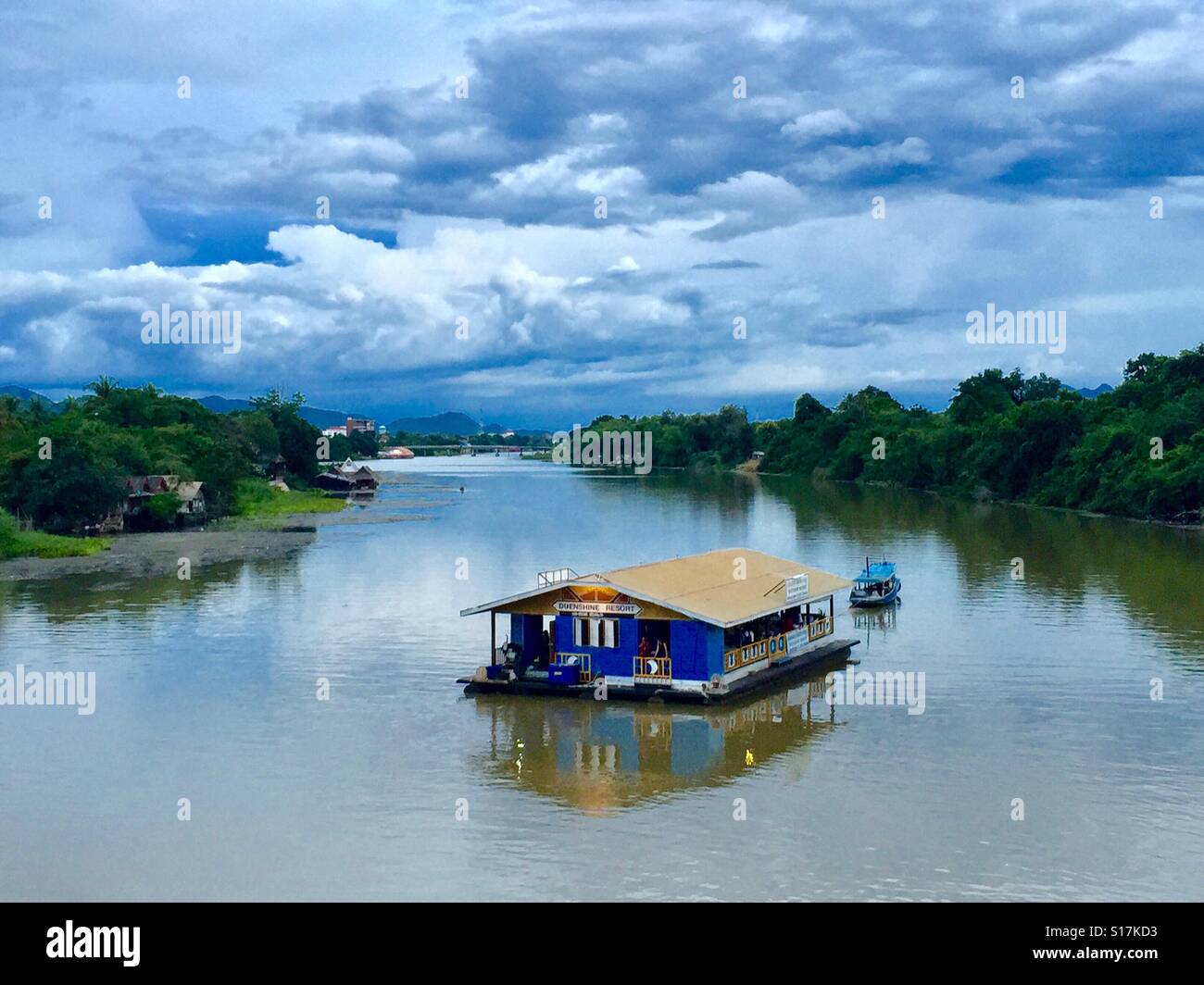 Raft floating on river kwai hi-res stock photography and images - Alamy