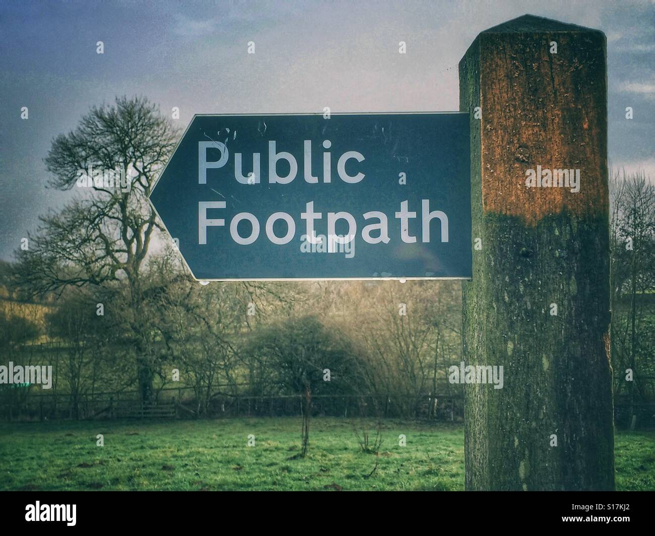 Sign post arrow hi-res stock photography and images - Alamy