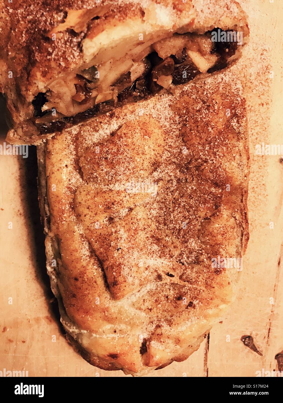 Apfel Strudel High Resolution Stock Photography and Images - Alamy