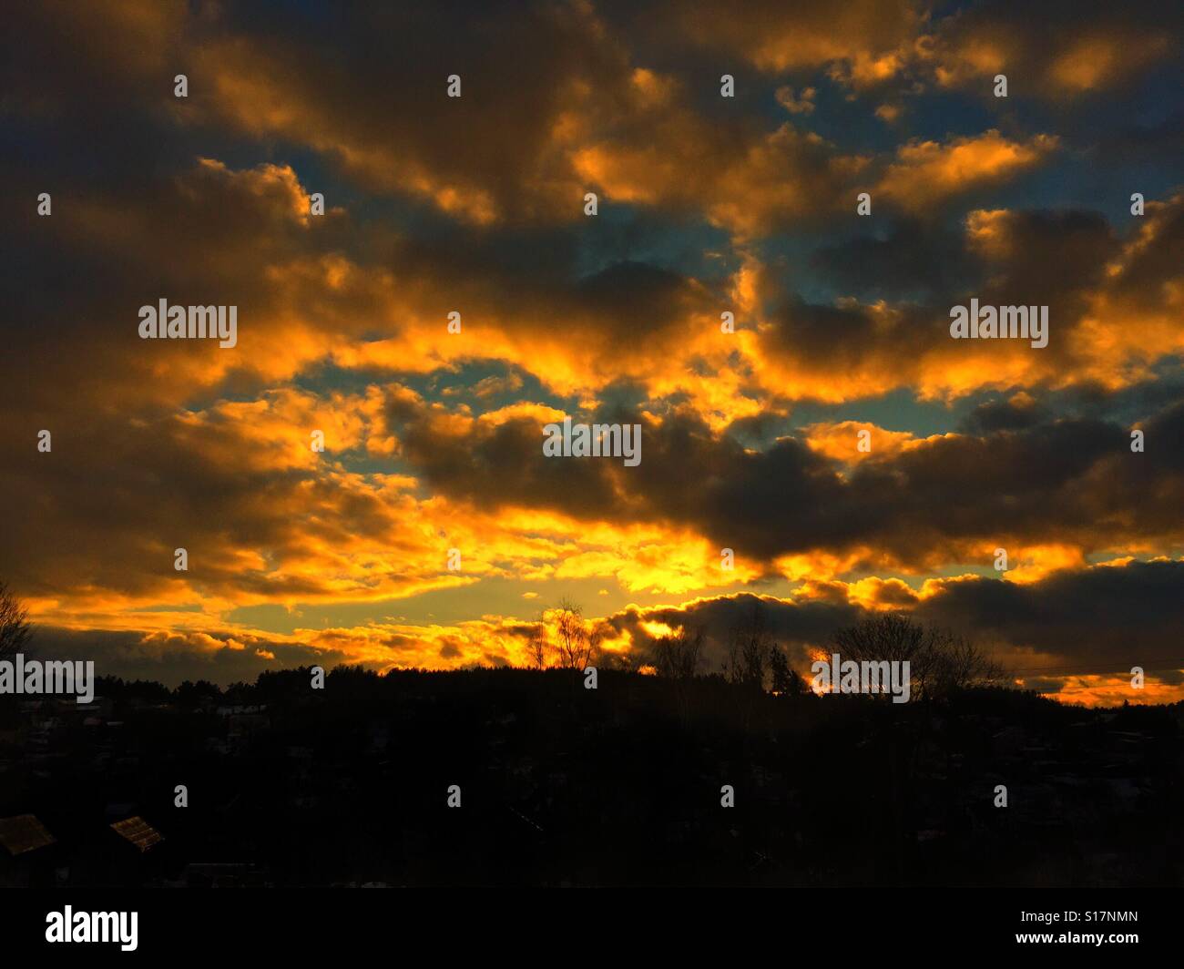 Beautiful sunset with clouds hi-res stock photography and images - Alamy