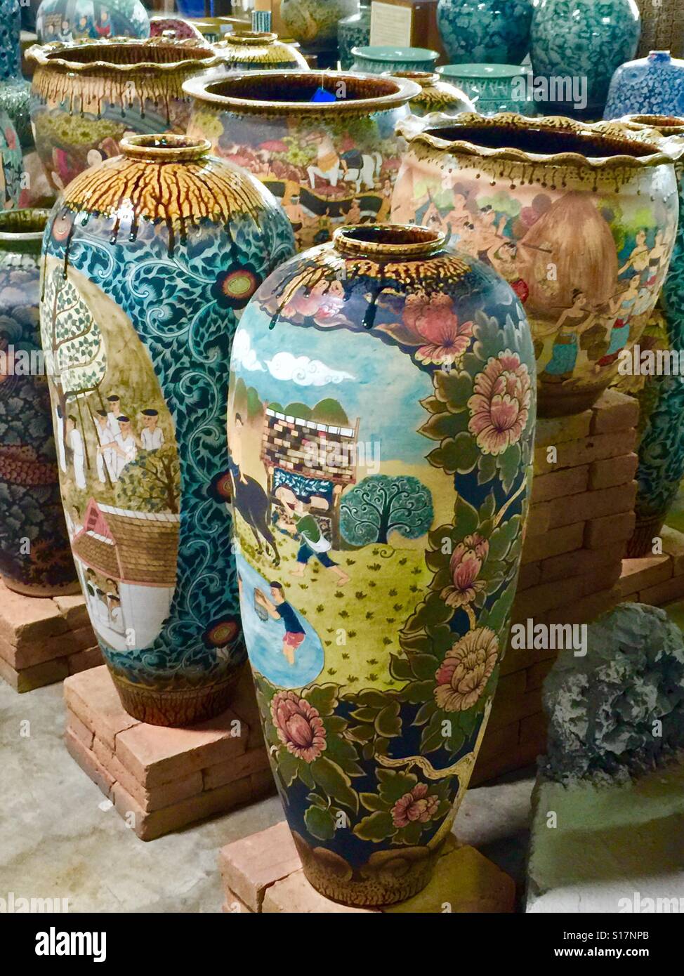 Thai pottery hi-res stock photography and images - Alamy